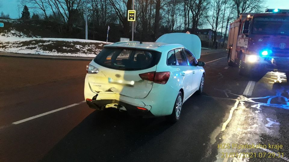 Z Kamionu S Nákladem Dřevěných Palet Zbylo Po Požáru Jen Ohořelé Torzo Doprava Zprávy
