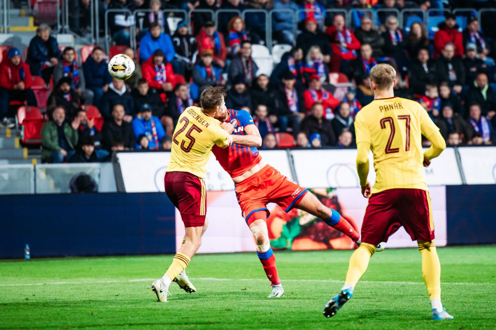 Viktorián Tomáš Chorý se brání proti nařčení, že chtěl zranit ...