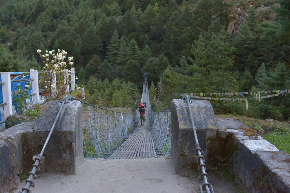 SAMA V NEPÁLU: Cesta z Lukly do Monjo aneb zvířecí bobky a moč | Blogy ...