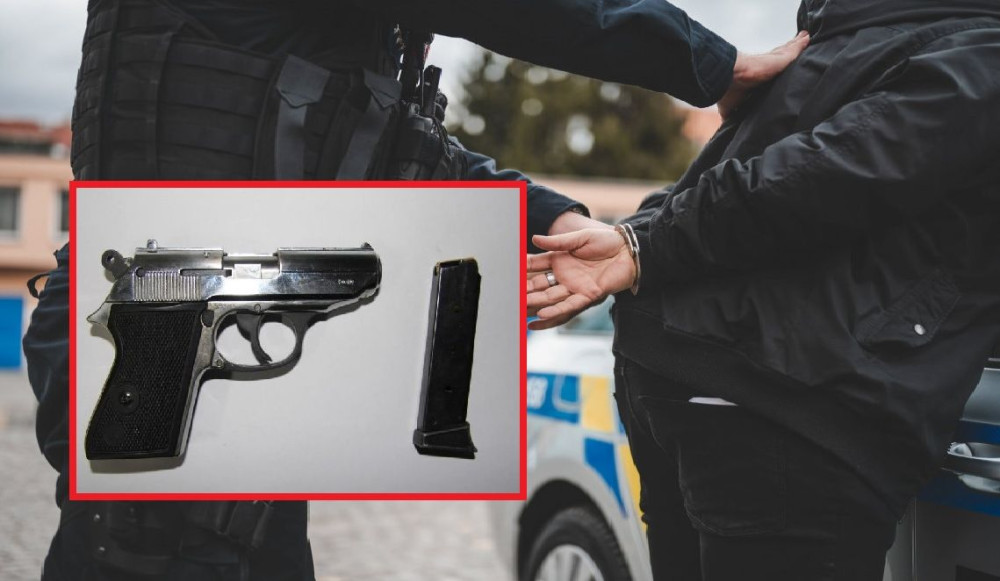 S pistolí v ruce šel muž řešit rodinné neshody s tetou. Když zbraň při ...