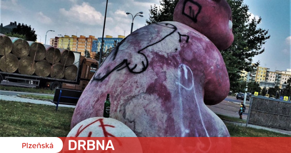 Králíka už v minulosti poškodili vandalové, foto: Richard Beneš ...