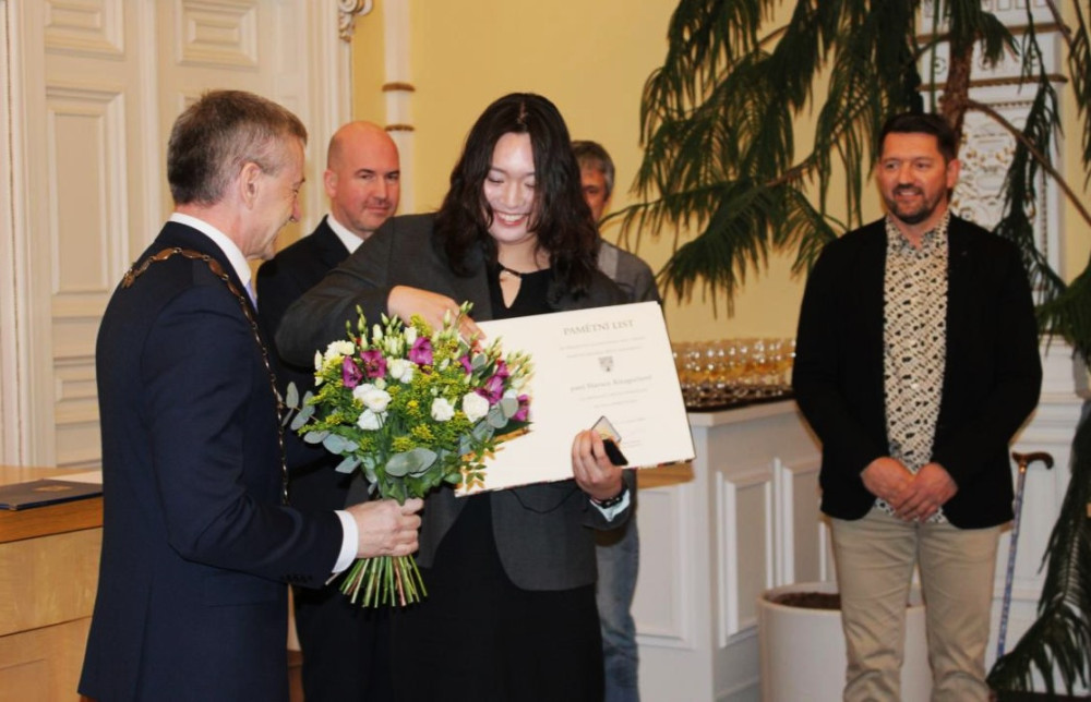 Japonská mistryně světa v hodu oštěpem Kitagučiová převzala pamětní ...