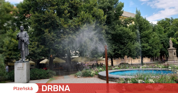 Pítka, fontánky a nově mlžítka. V parných dnech se mohou lidé osvěžit i ...