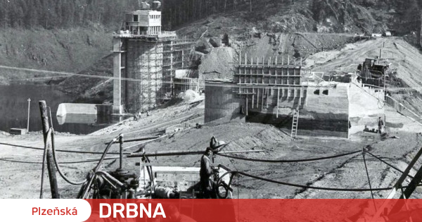 Přehrada Hracholusky stojí už 60 let, kvůli její stavbě zmizely pod ...