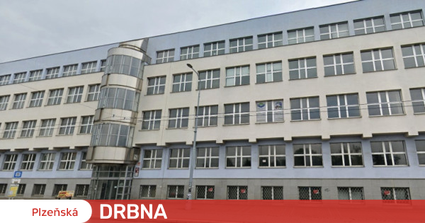 Univerzita znovu nabízí ikonickou budovu bývalého generálního ředitelství plzeňské Škodovky