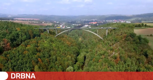 ŘSD má pět nabídek na stavbu nejvyššího silničního mostu v Česku, stane se součástí obchvatu Plas