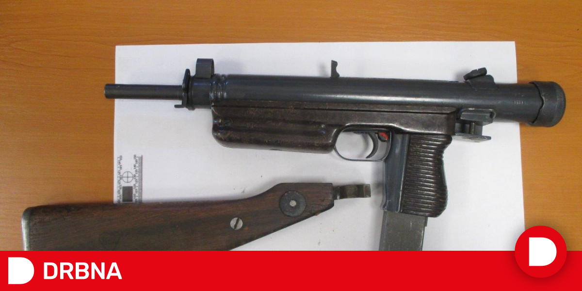 Český neonacista posílal poštou do Německa funkční samopal vzor 24 ráže ...