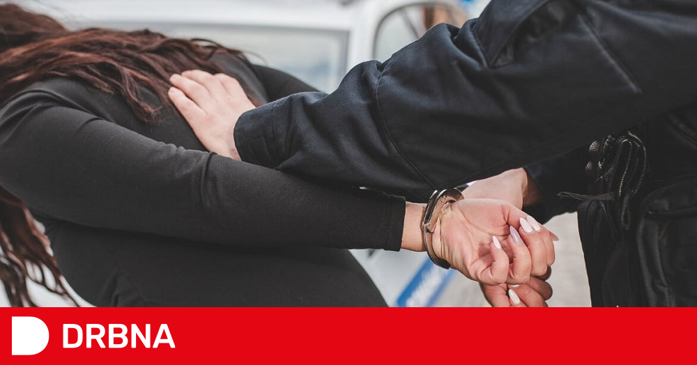 Opilá žena se pokusila zavraždit svého manžela. Několikrát jej bodla do ...