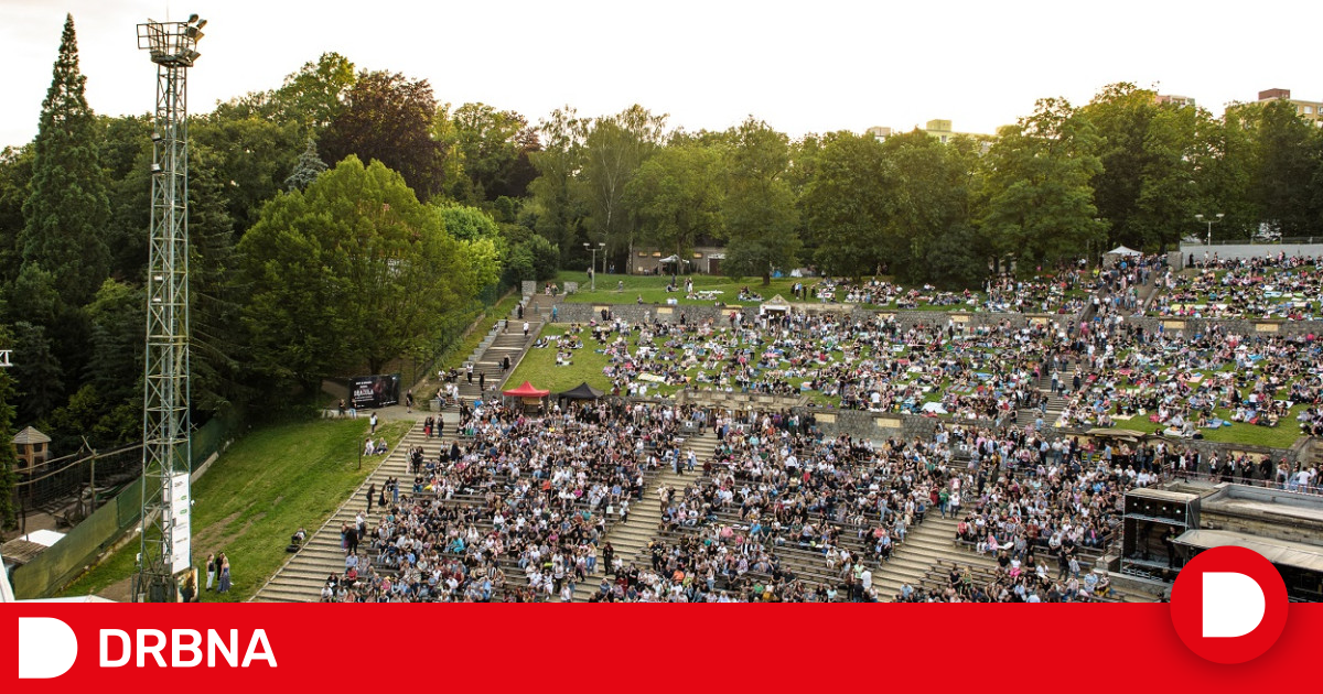 Legendární muzikál Mamma Mia! uvidí tisíce lidí na obří scéně ...