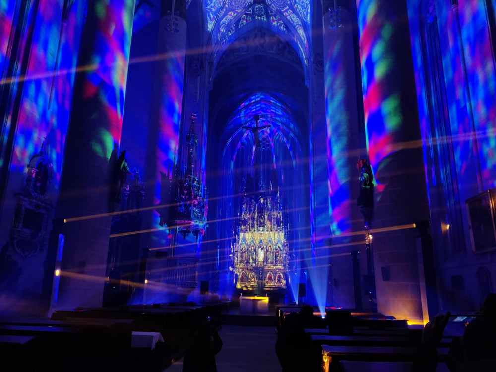 Projekce Nebeská symfonie v katedrále sv. Bartoloměje | FOTOGALERIE: Festival světla Blik Blik ...